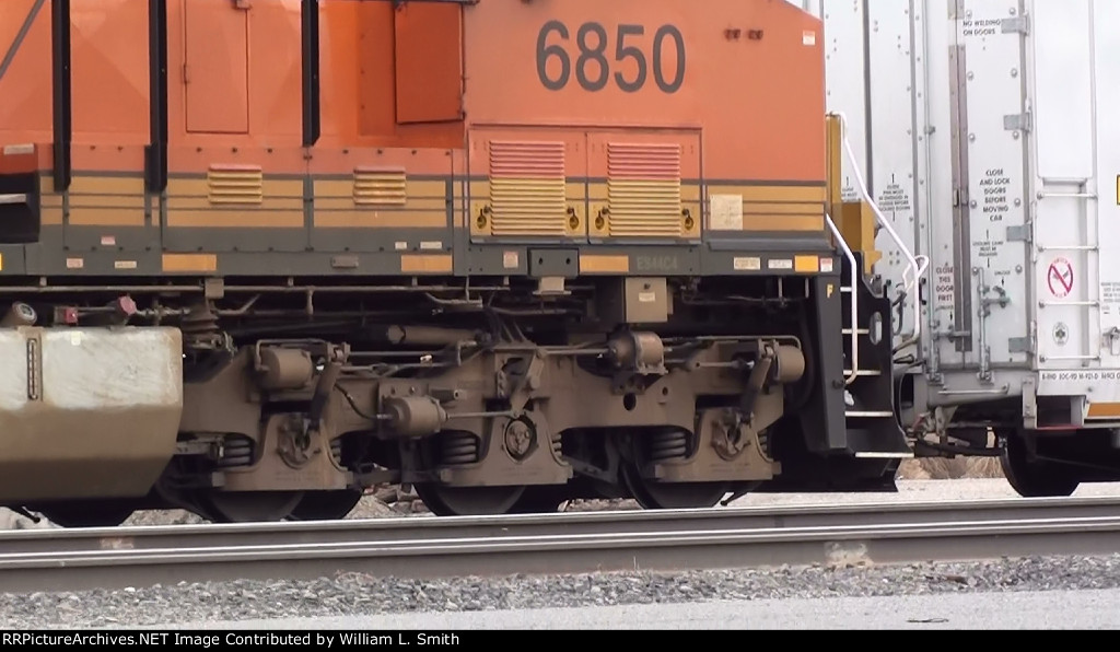 EB Hot Shot Manifest Frt at LV Roundhouse (12)